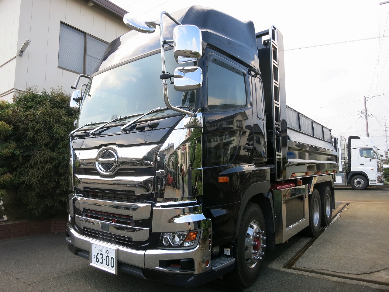 ダンプ・トラックの永和自動車工業有限会社