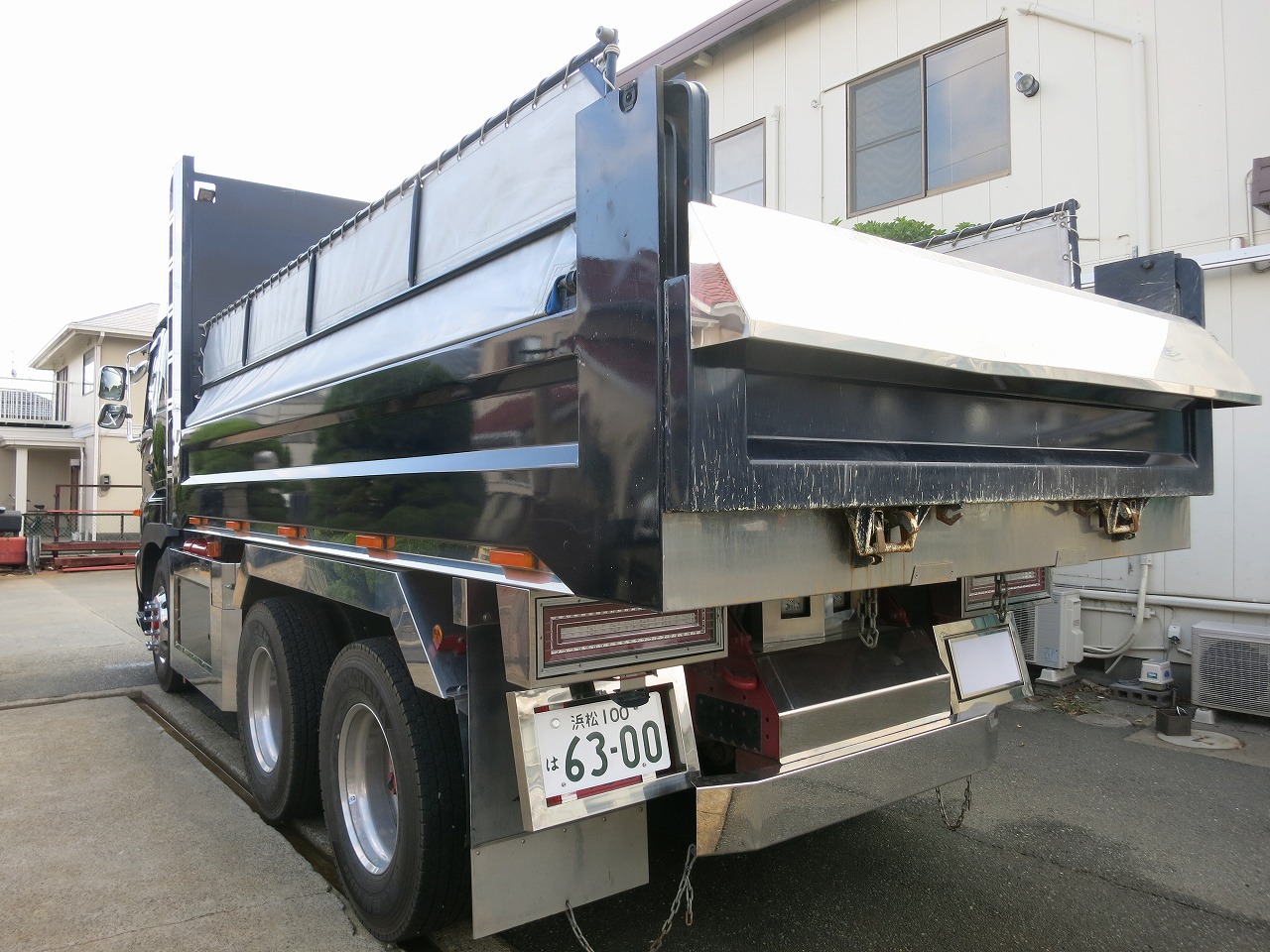 ダンプ・トラックの永和自動車工業有限会社